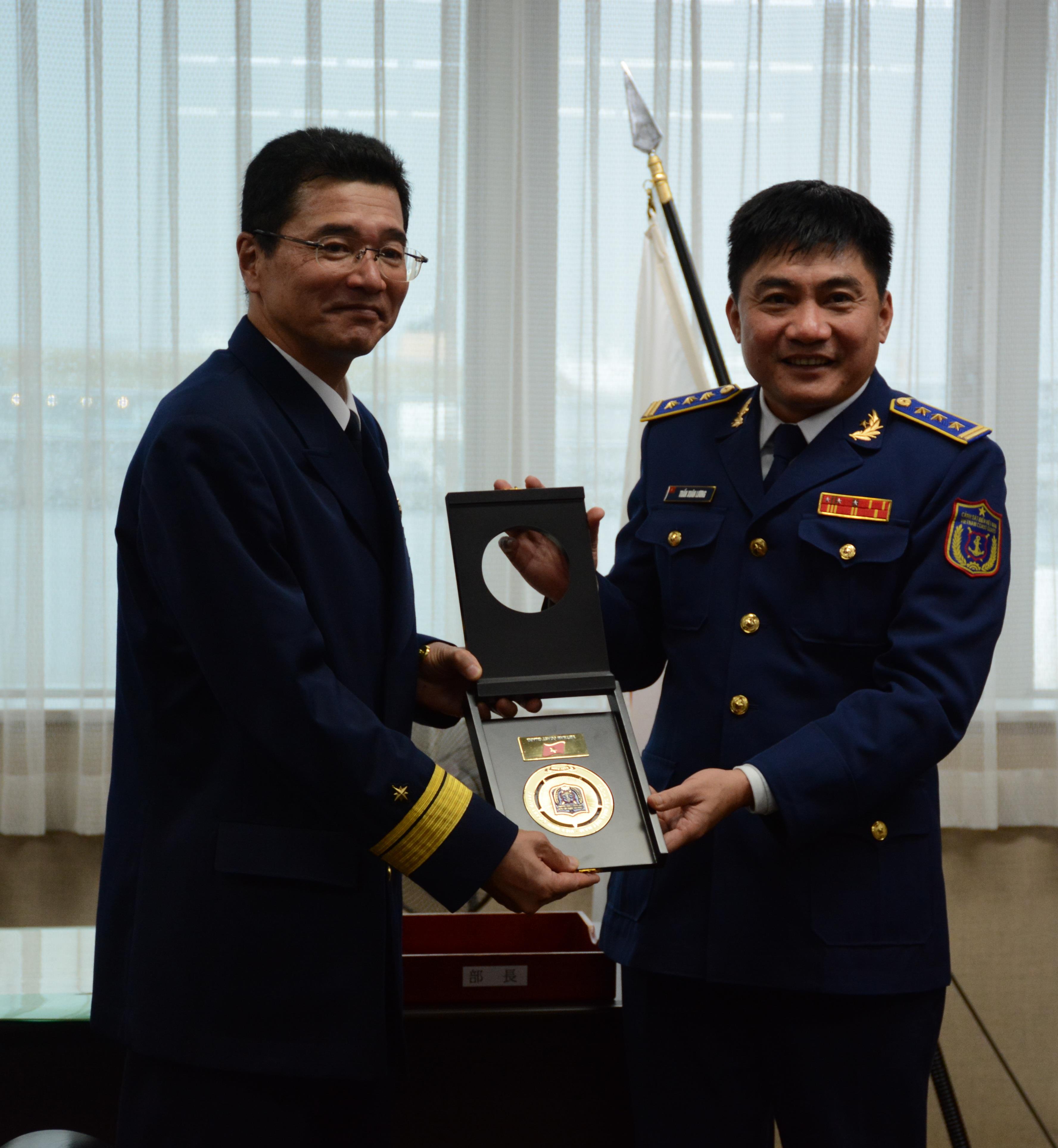 Tàu CSB 8002 thăm và giao lưu tại Nhật Bản